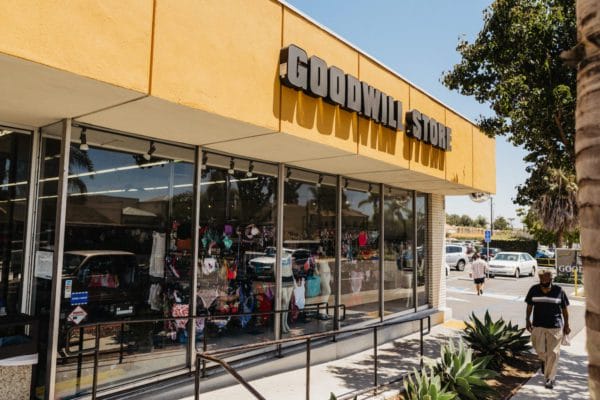 OC Goodwill Shows Us How to Dress Like Your Favorite TV or Movie ...