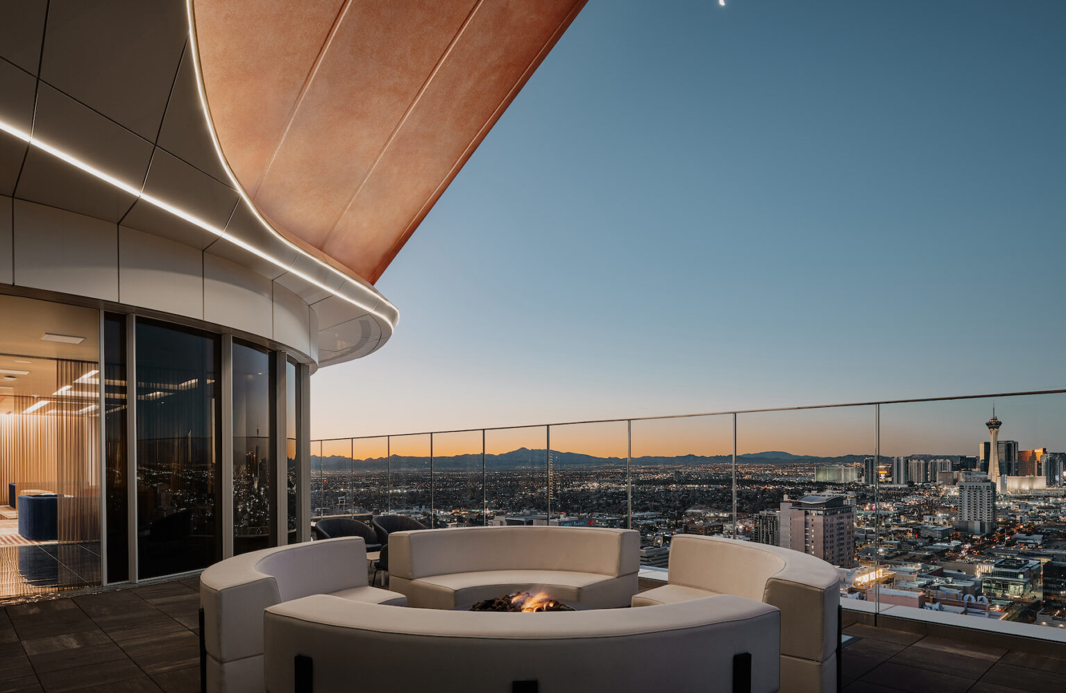Viva Las Vegas! A Retro Guide to Exploring This Famed City