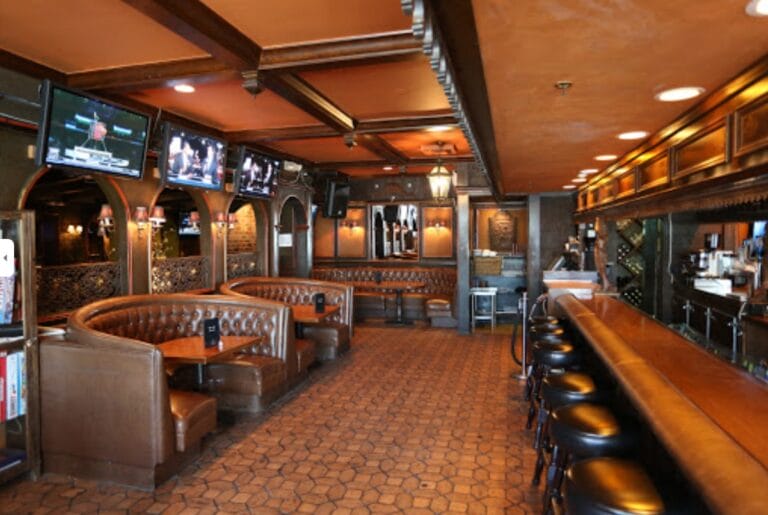 LA Sports Bars : Watch Football match in LA SoFi Stadium