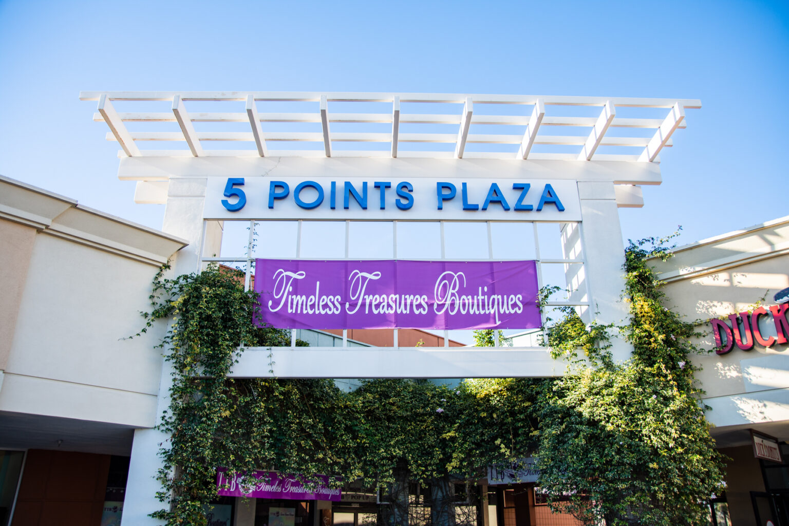 Your Guide to a Fun-Filled Holiday Shopping Spree in Huntington Beach