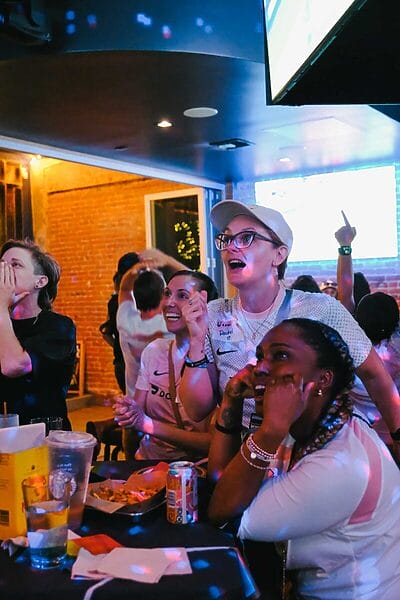 LA Sports Bars : Watch Football match in LA SoFi Stadium