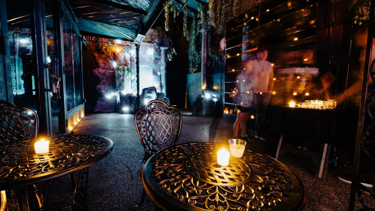 Best Spooky Bars Los Angeles: Immaculate Spooky Vibes