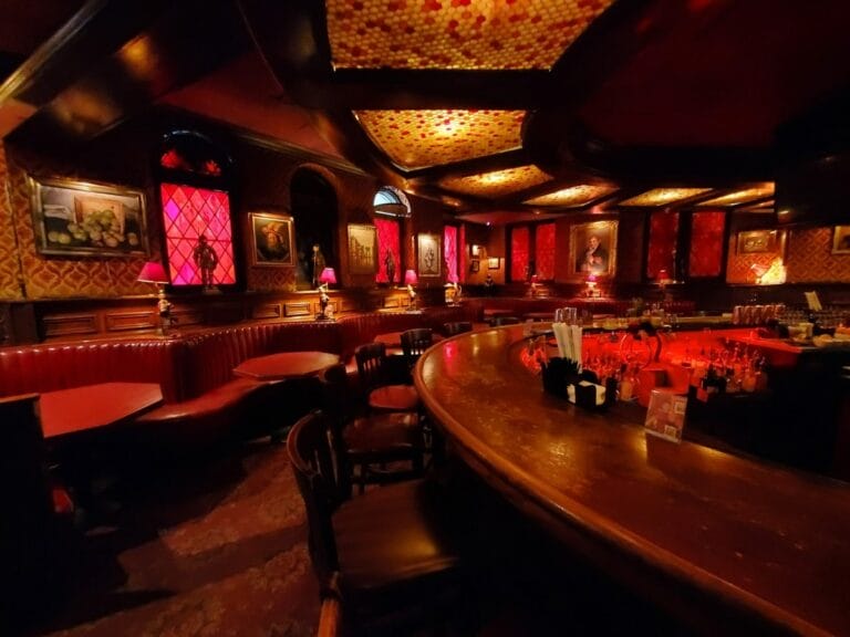 9 Dive Bars in Los Angeles That Don’t Feel Divey