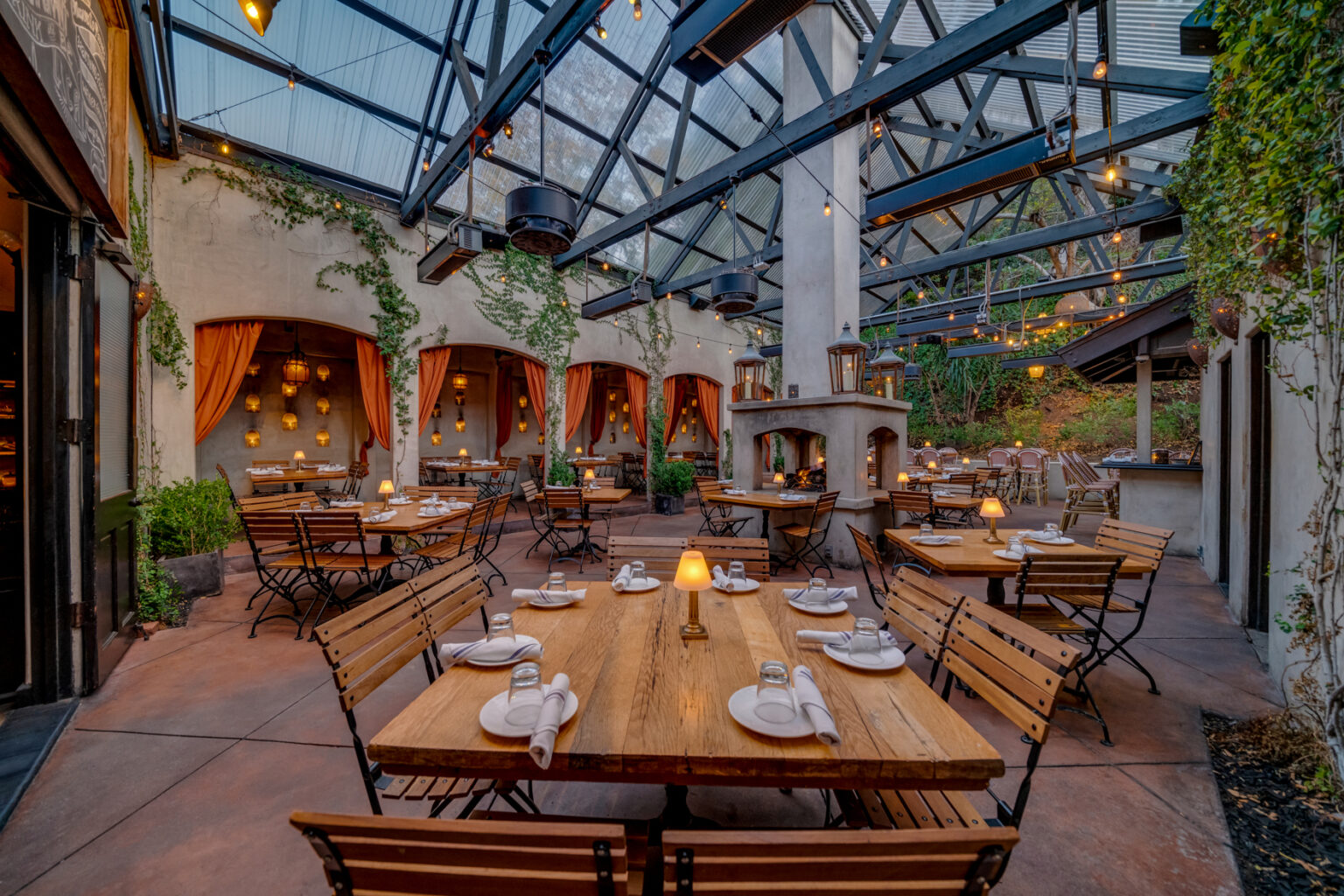 Enjoy a Cozy Fireside Dinner at These 10 LA Restaurants With Fireplaces