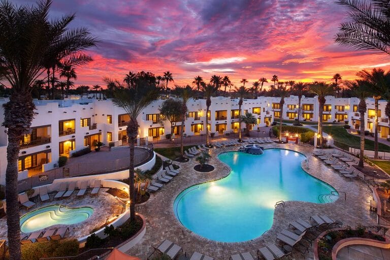 7 Reasons We're Booking a Desert Vacay at This Phoenix Resort