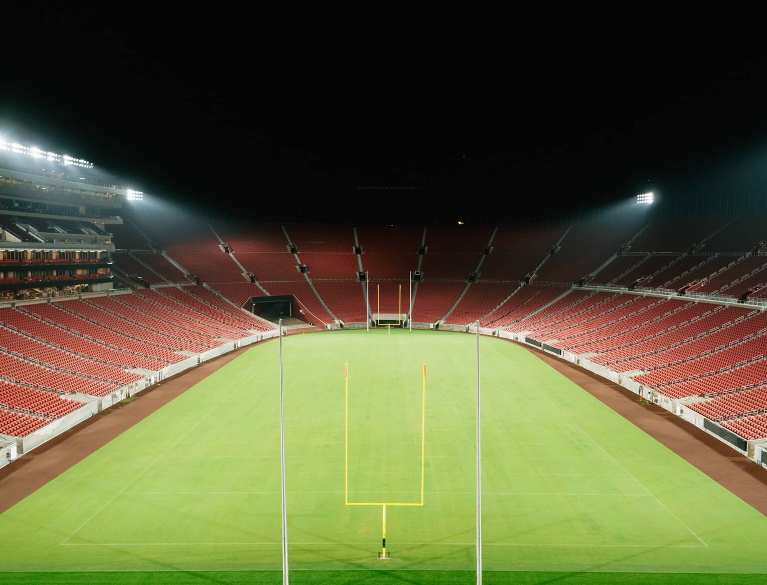 5 Fun Facts That Make the Coliseum USC’s Golden Home (Best Paired With ...