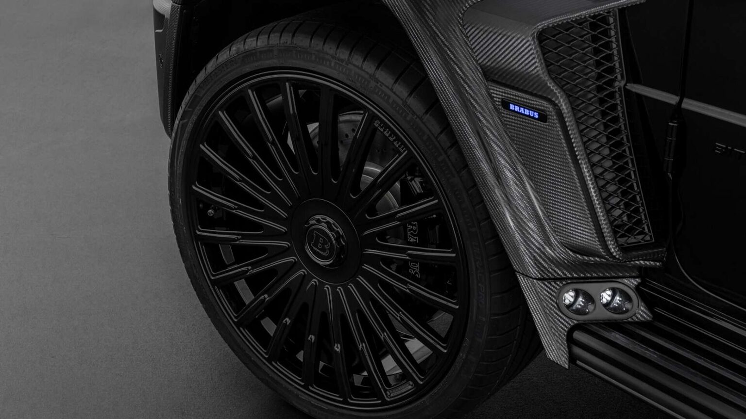 BRABUS Supercar: BRABUS 800 SUPERBLACK Power & Luxury